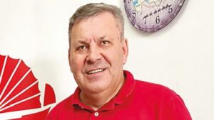 Życie na kredycie. Rozmowa z JANUSZEM PIECHOCIŃSKIM - Angora 24